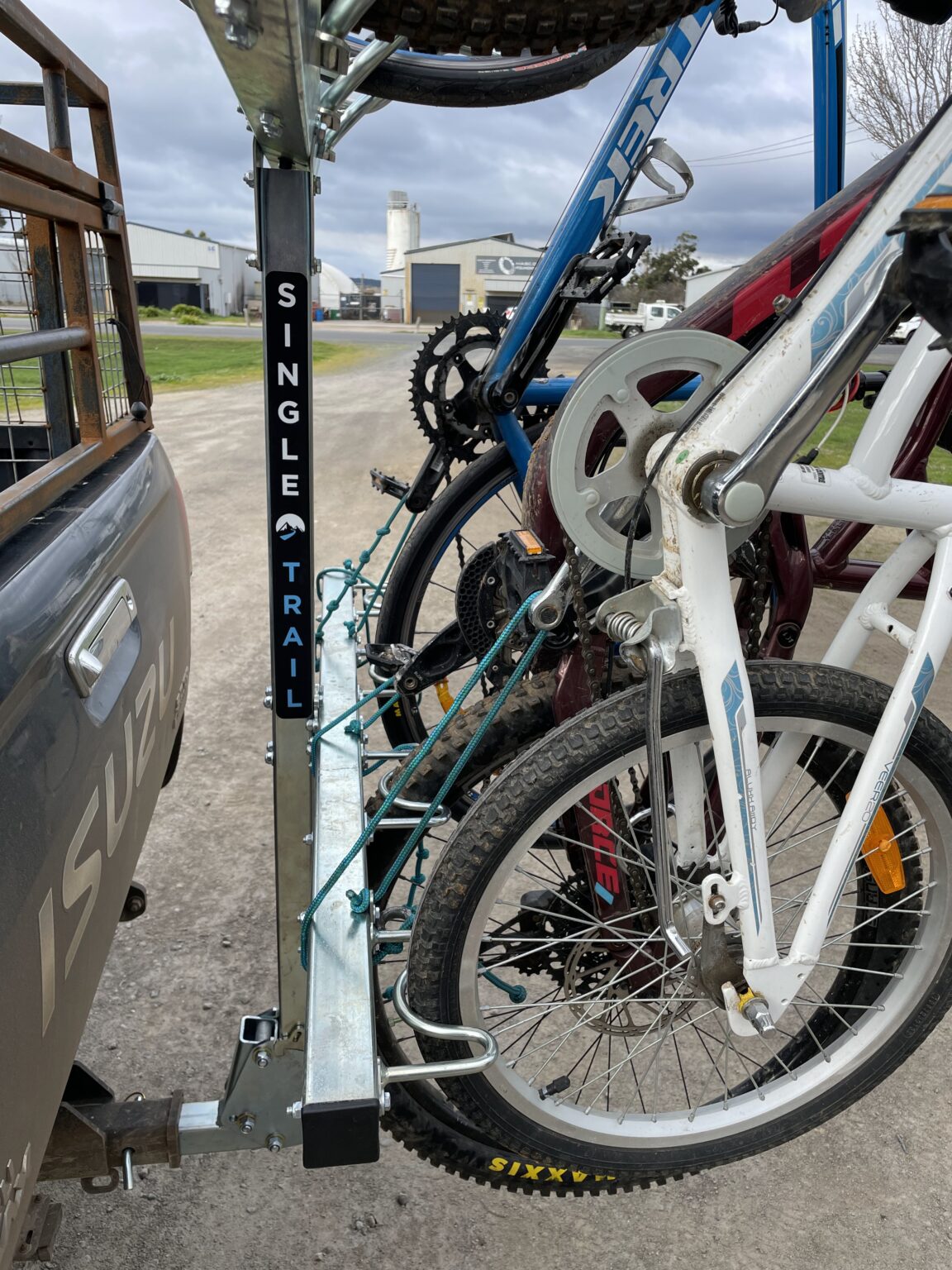 4 Bike SL100 Light Weight Shuttle Bike Rack - Single Trail Rack