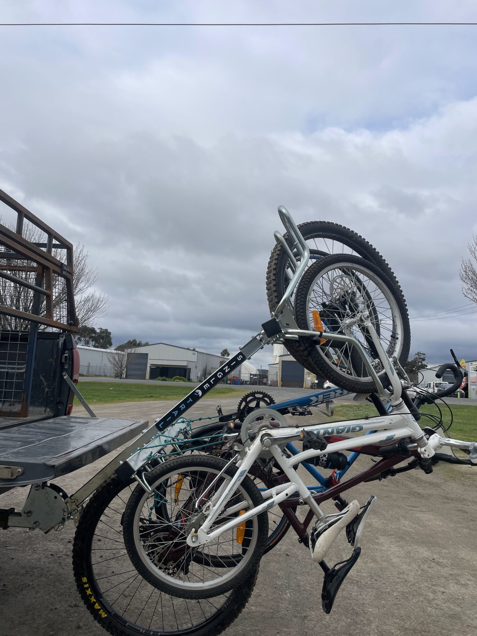 3 Bike SL100 Light Weight Shuttle Bike Rack - Single Trail Rack